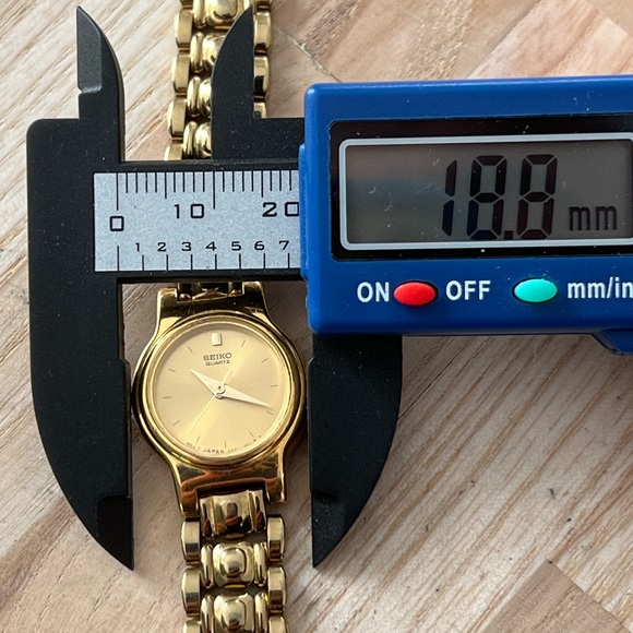 Seiko | Accessories | Seiko Ladies Watch Vintage Gold Tone Bracelet Case Dial Hands | Poshmark